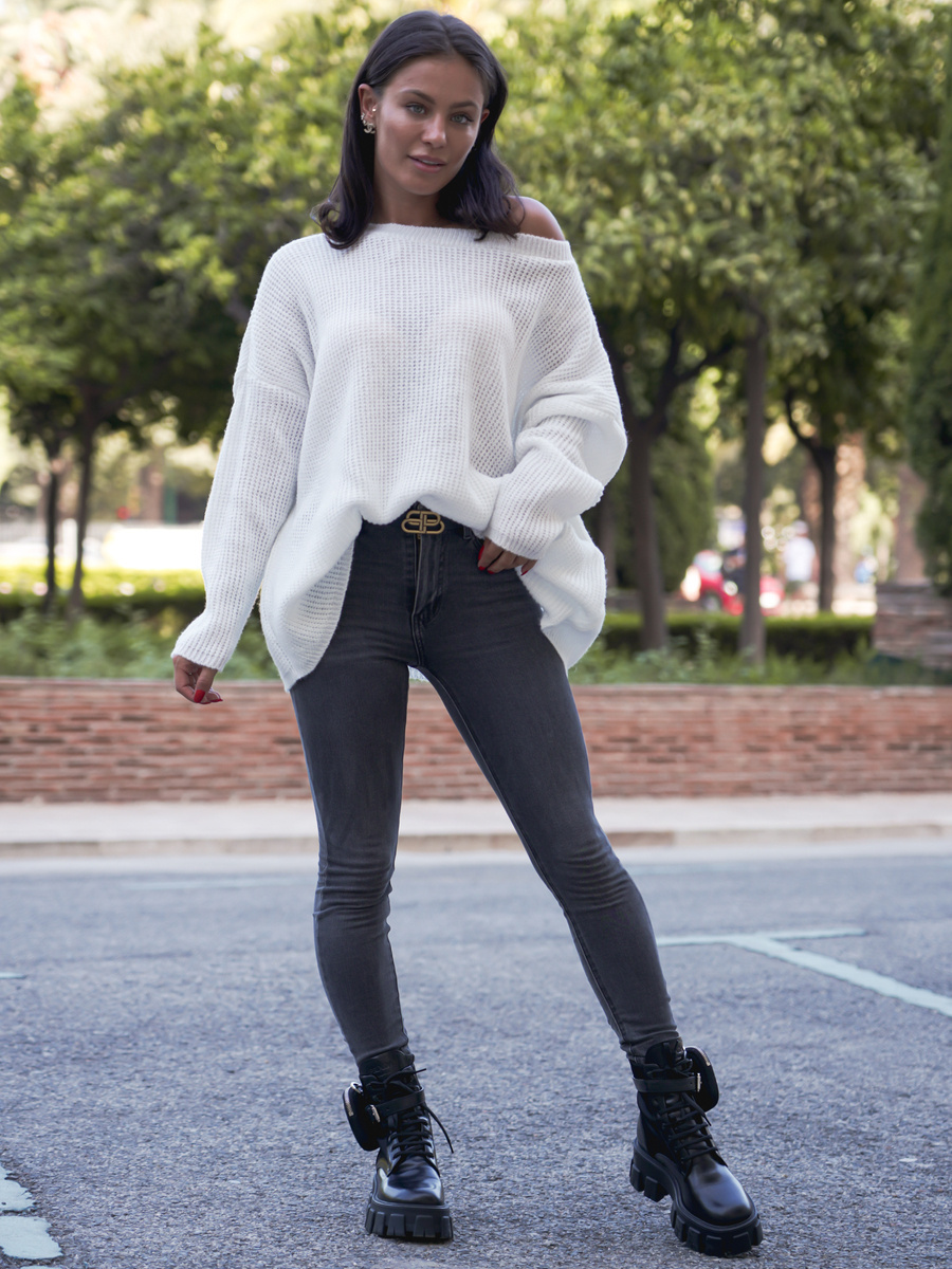 Luźny oversizowy SWETER opuszczany na ramiona biały D401 k01 | Sklep ...